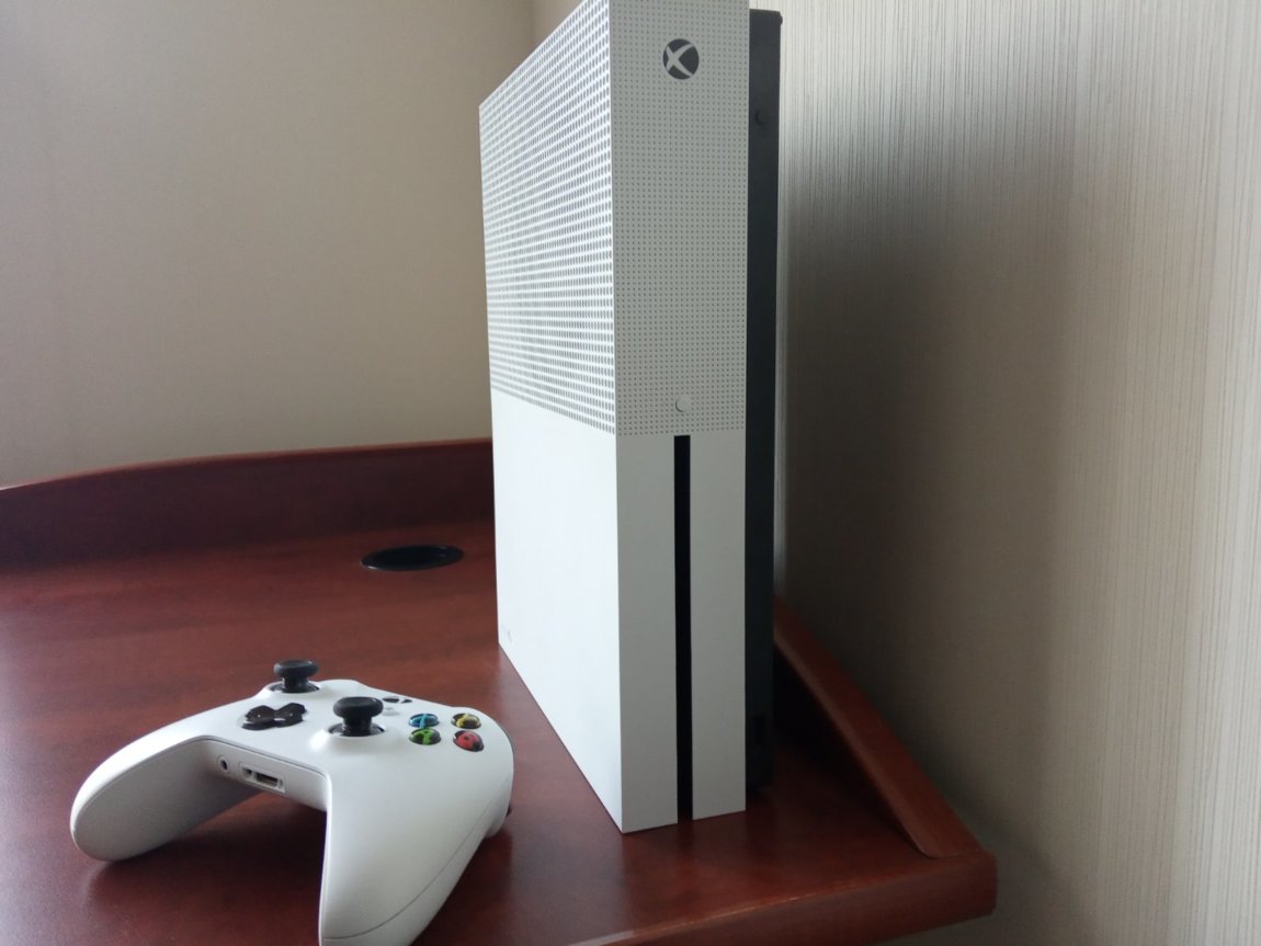 Продам XBOX серия S (1 tb) 270